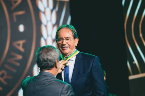 Mario Cezar de Aguiar recebe Ordem do Mérito Industrial da CNI - Grupo ...